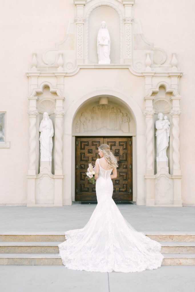 Classic Wedding at The St Anne Catholic Church in Houston | Christina ...
